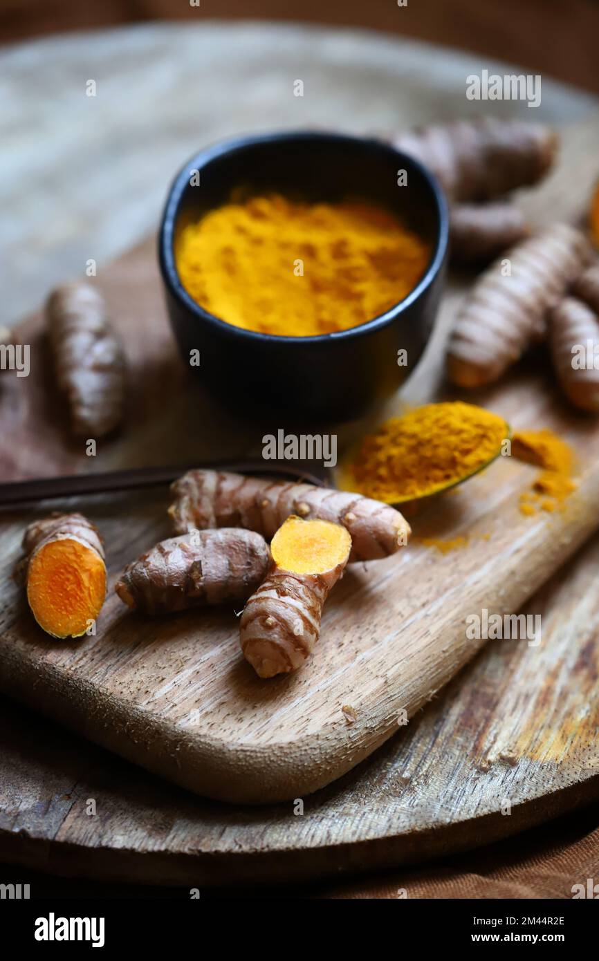 Turmeric. Turmeric root. Powder turmeric seasoning Stock Photo - Alamy