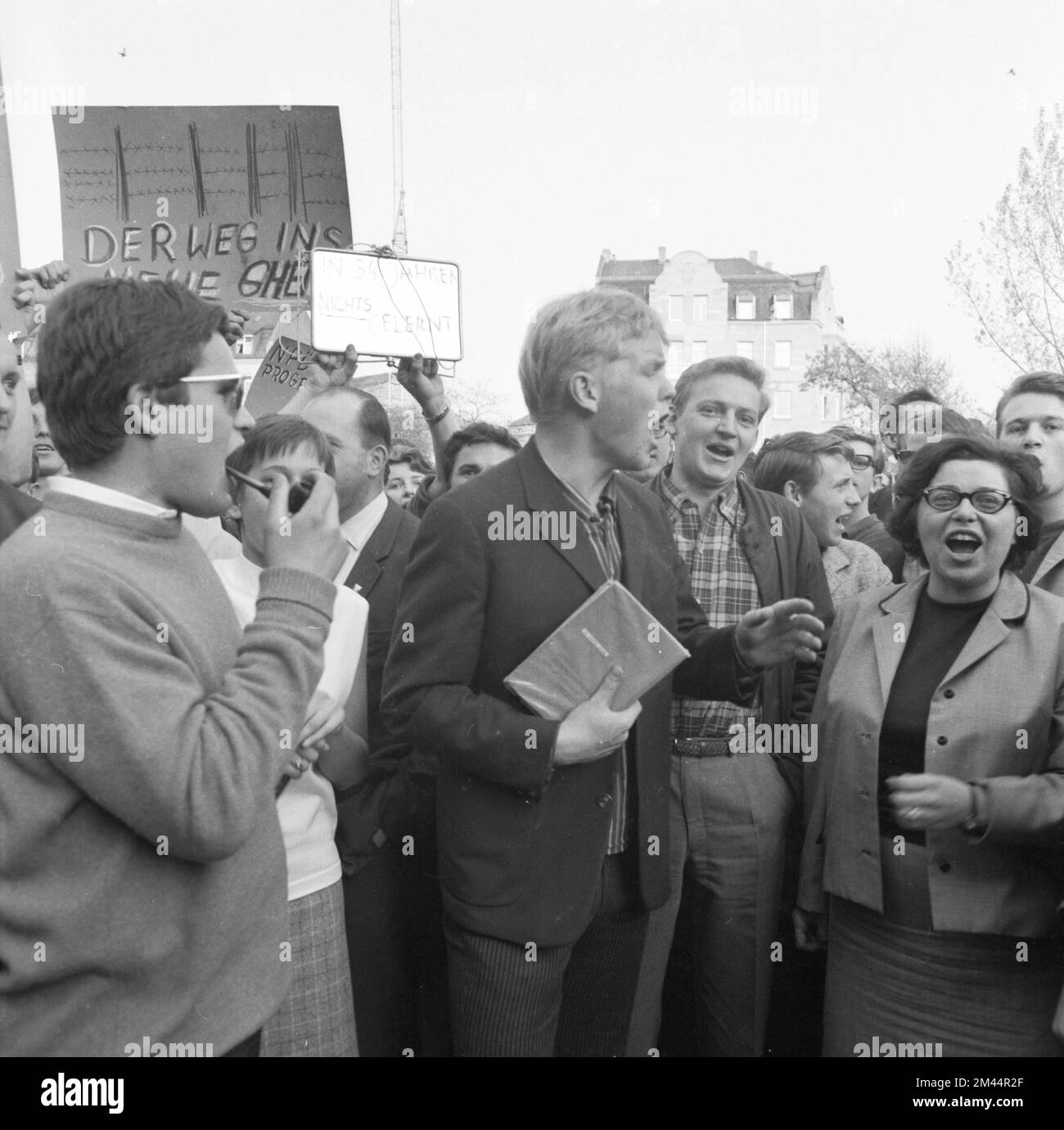 The German Federation of Trade Unions (DGB) demonstrated in 1966 ...