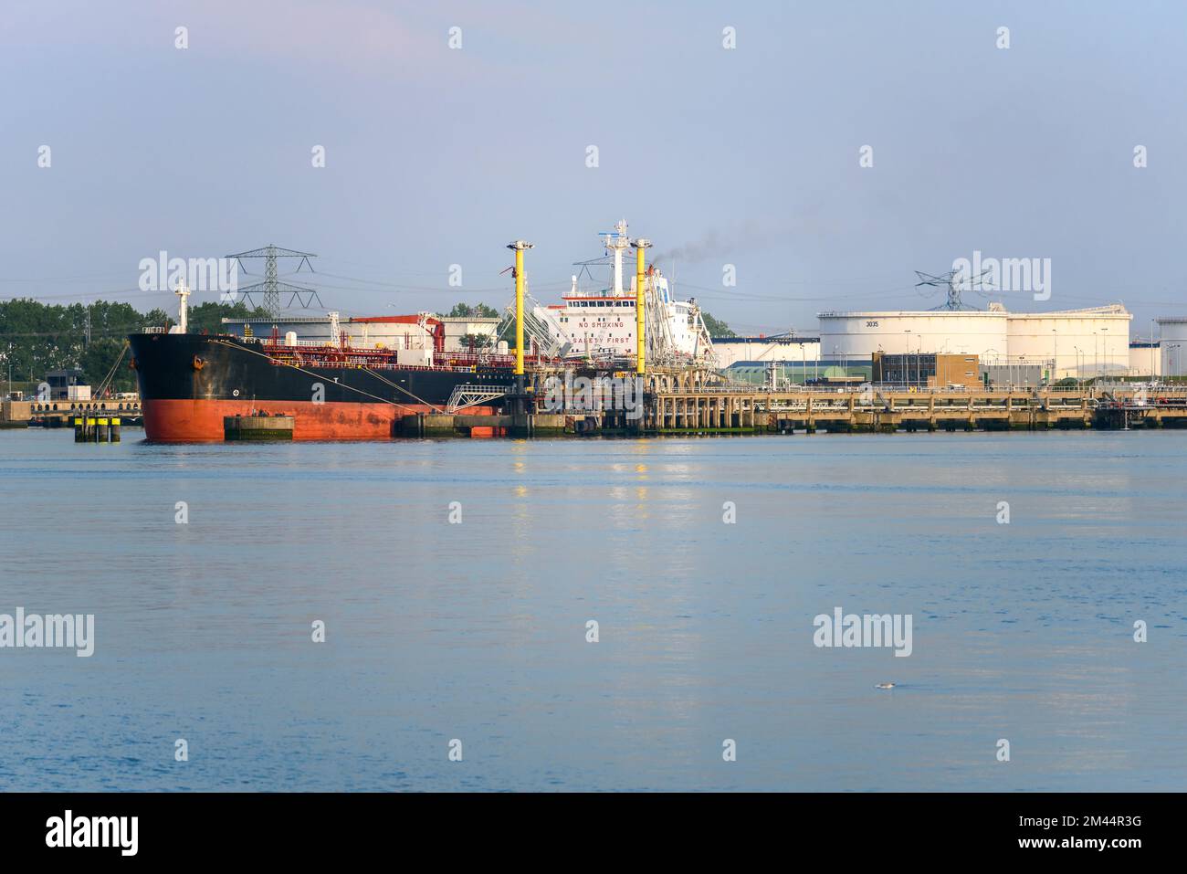 Petrochemical tanker ship hi-res stock photography and images - Alamy