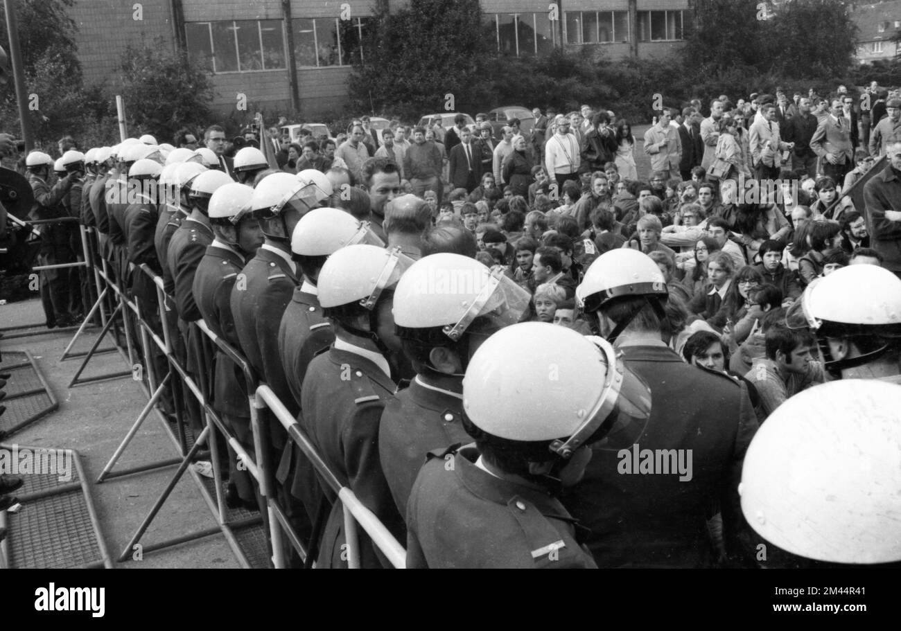 The election campaign of the right-wing radical and neo-Nazi NPD, here ...