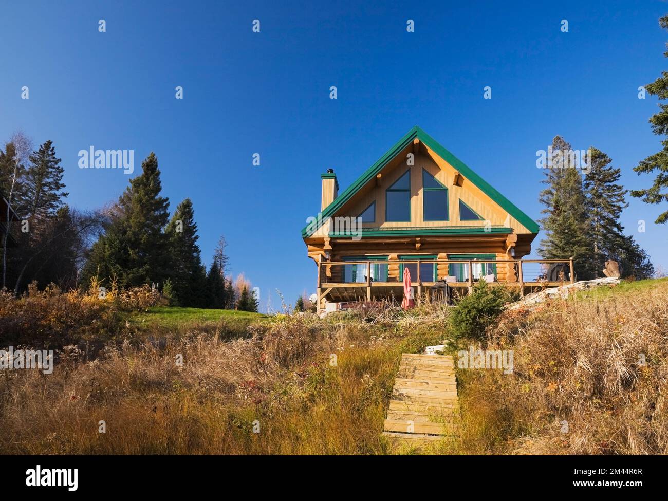 Two story log cabin hi-res stock photography and images - Alamy