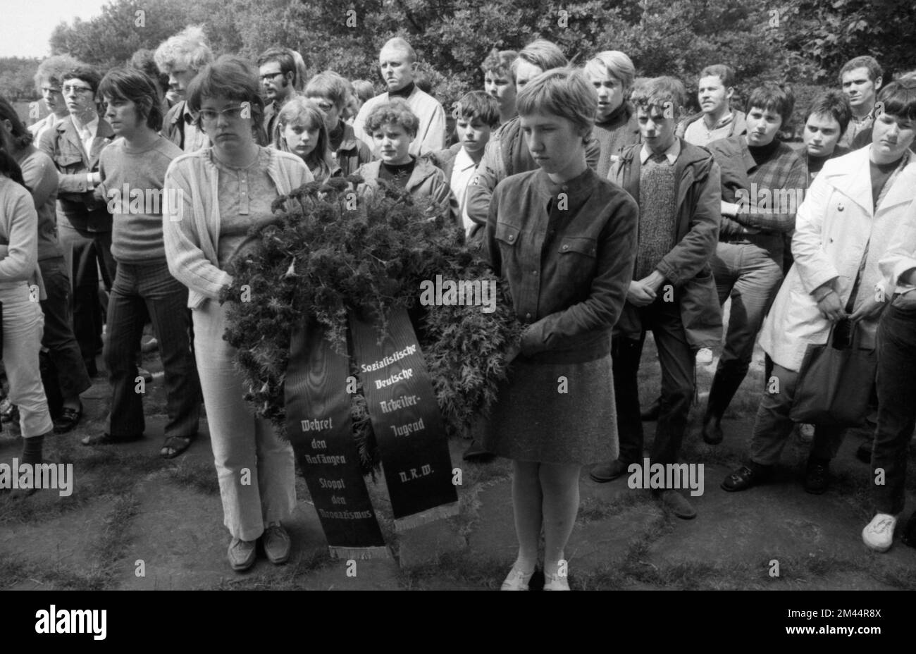 The traditional tribute to the dead Russians, soldiers and victims of ...