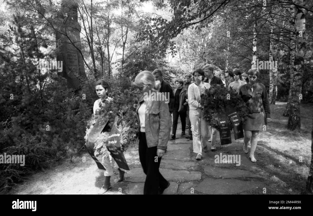 The traditional tribute to the dead Russians, soldiers and victims of ...