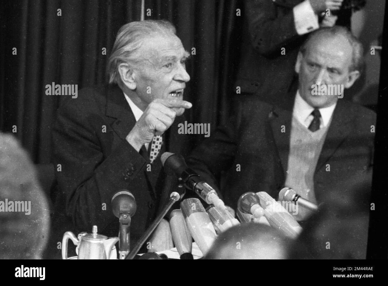 Conferences of the newly founded communist party (DKP) in 1968 to 1970 ...