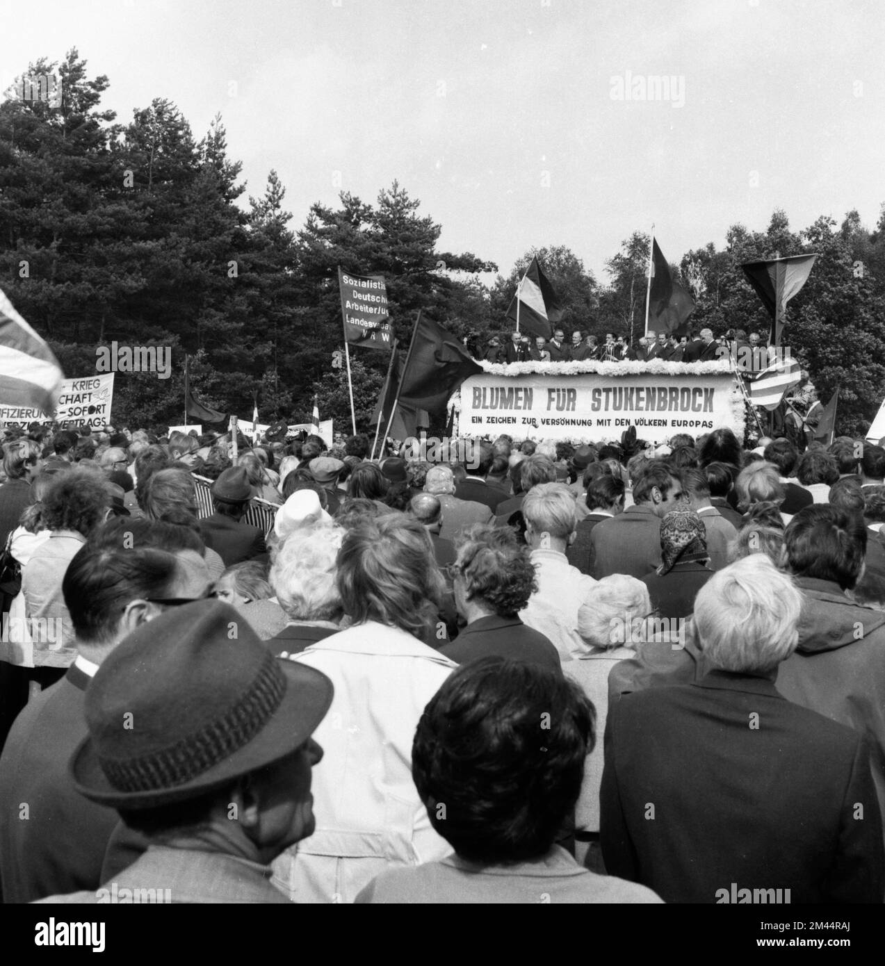 The traditional tribute to the dead Russians, soldiers and victims of ...