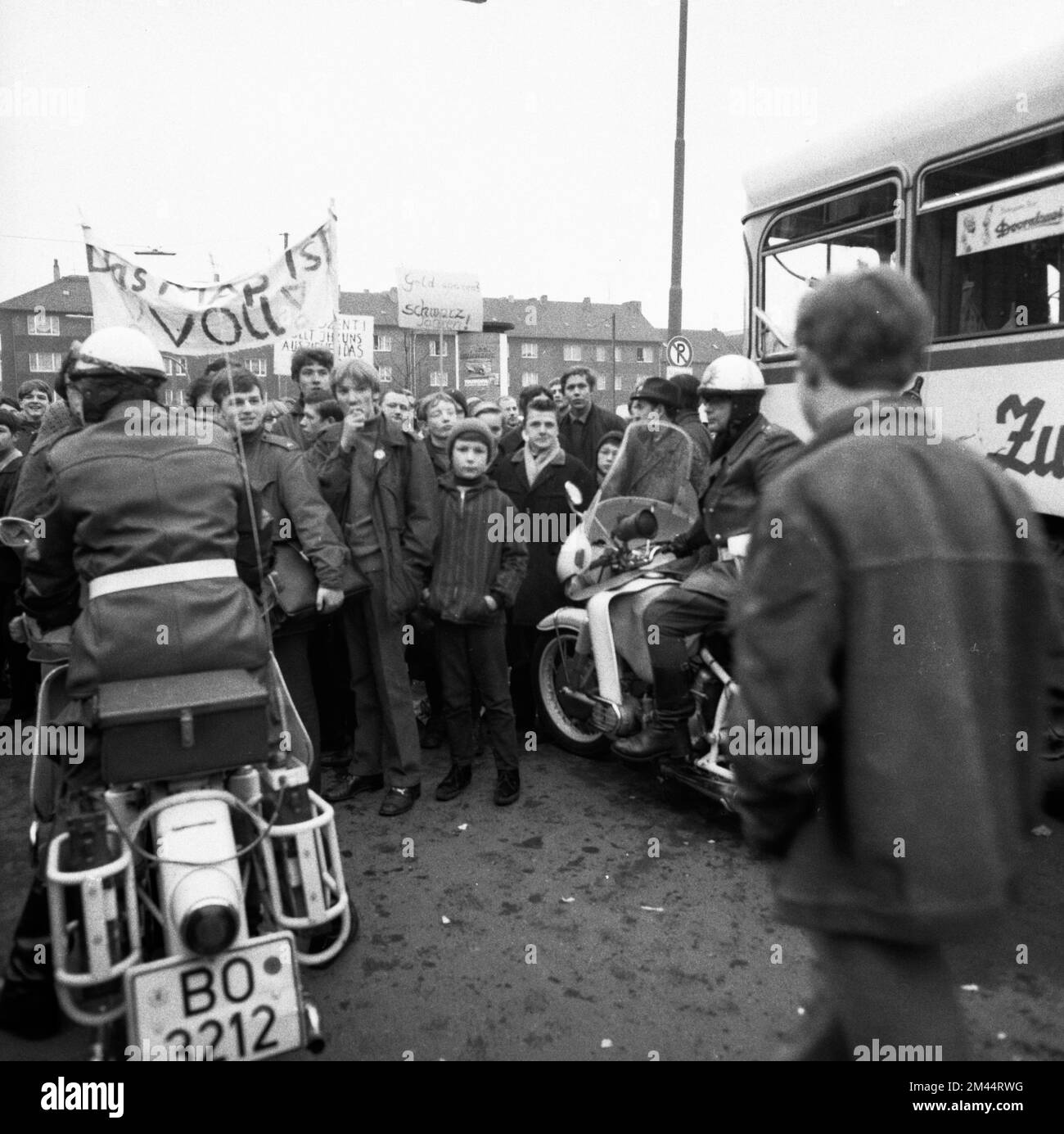 Students of all school types and ages in the Ruhr area in the years ...
