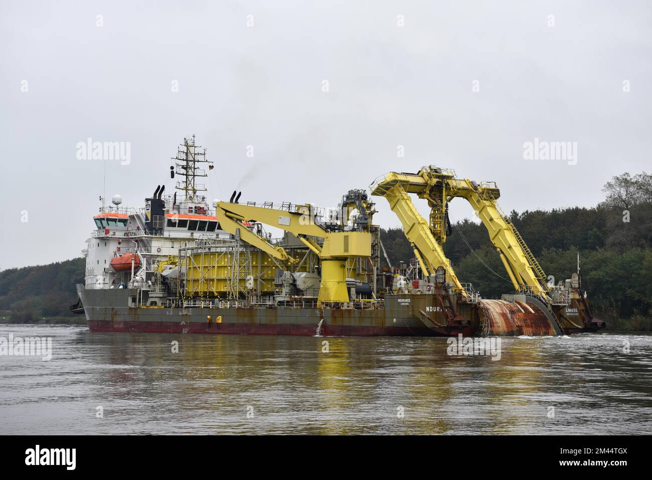 Multi-purpose vessel, cable liner Ndurance, and suction dredger vessel ...