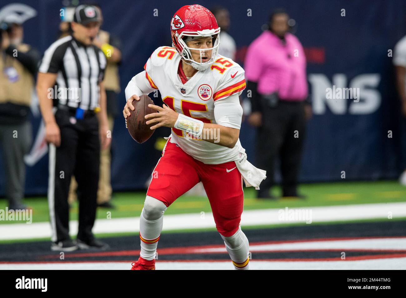 Houston, TX, USA. 18th Dec, 2022. Kansas City Chiefs quarterback ...