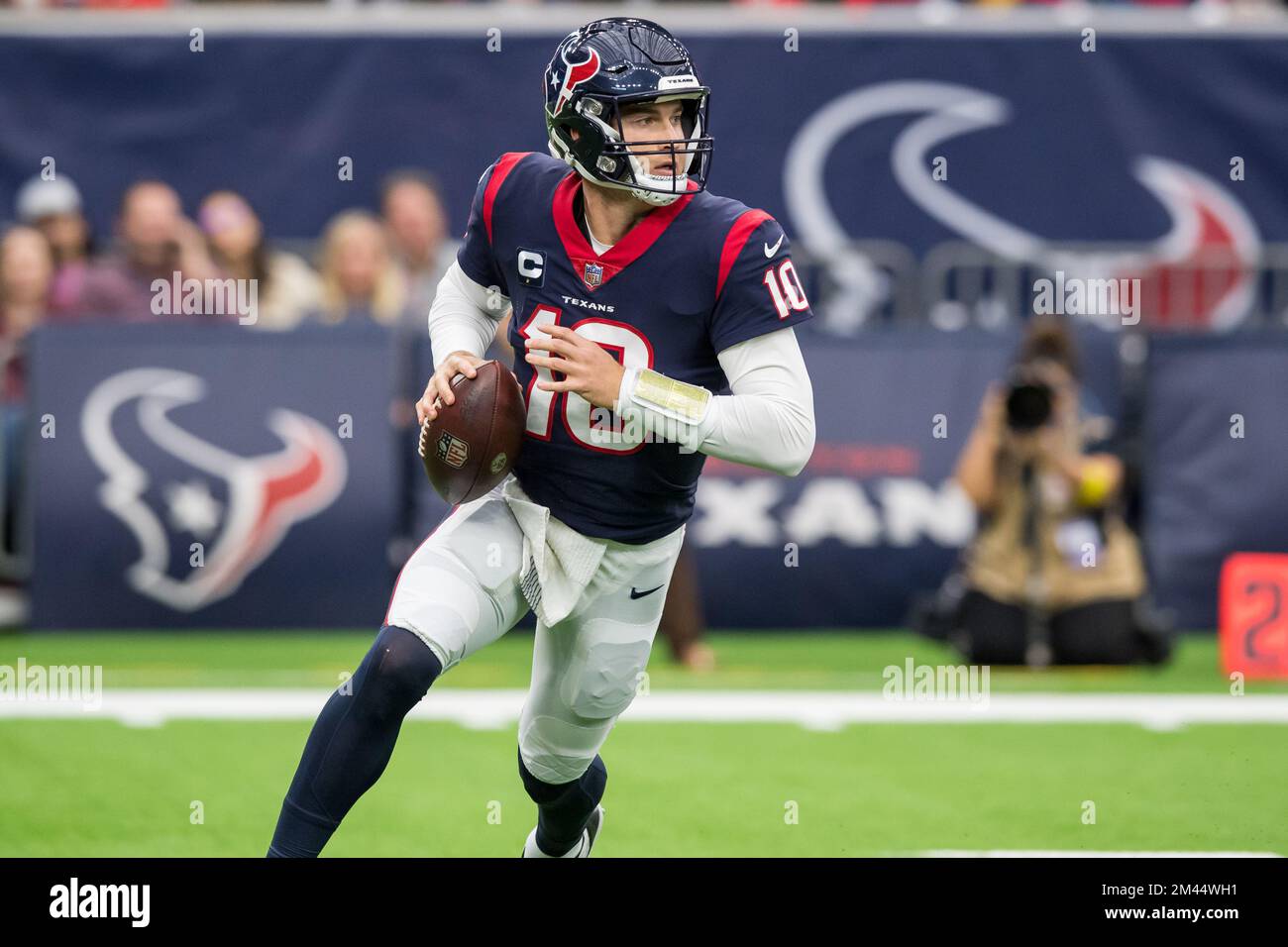 Houston, TX, USA. 18th Dec, 2022. Houston Texans quarterback Davis ...