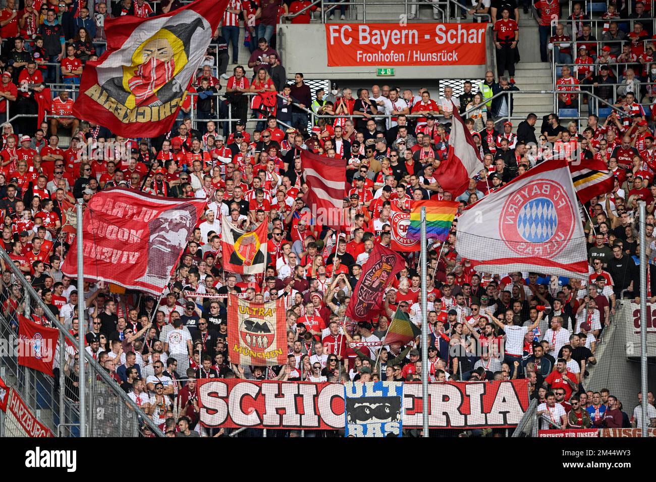 Fan block FC Bayern Munich FCB, fans, fan curve, flags, flags, PreZero ...