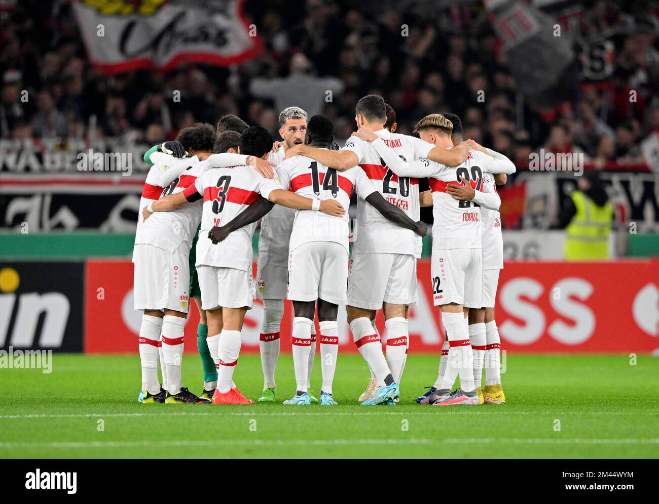 Team building, team circle, VfB Stuttgart, Mercedes-Benz Arena ...