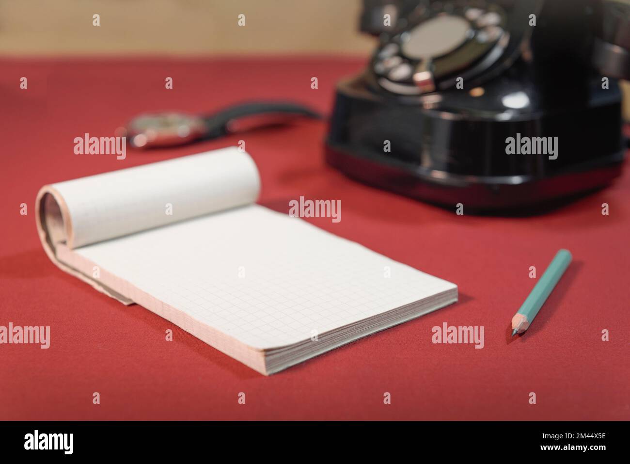Office table with notepad hi-res stock photography and images - Alamy