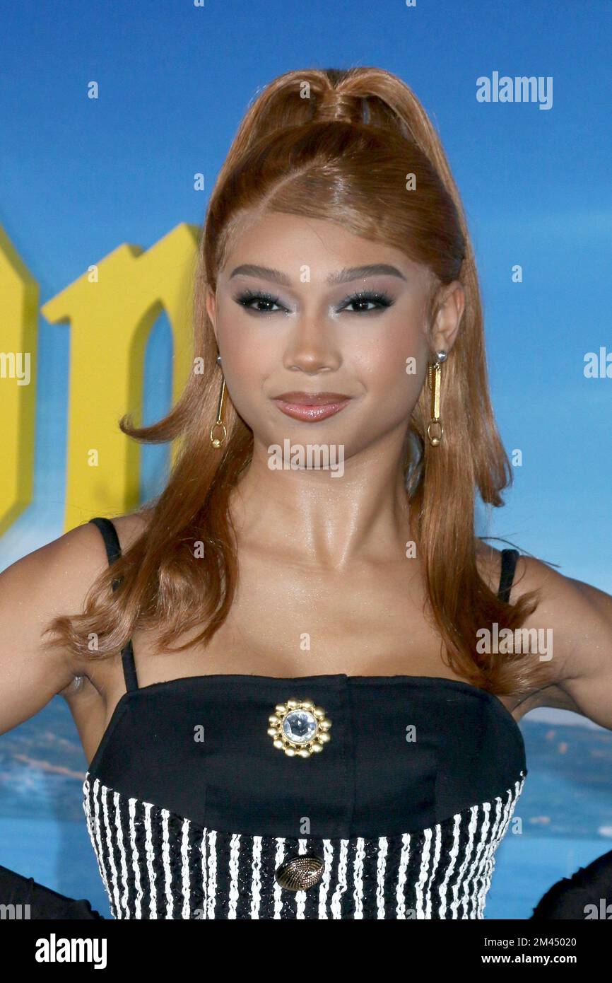 LOS ANGELES - NOV 14: Sierra Capri at the "Glass Onion - A Knives Out ...