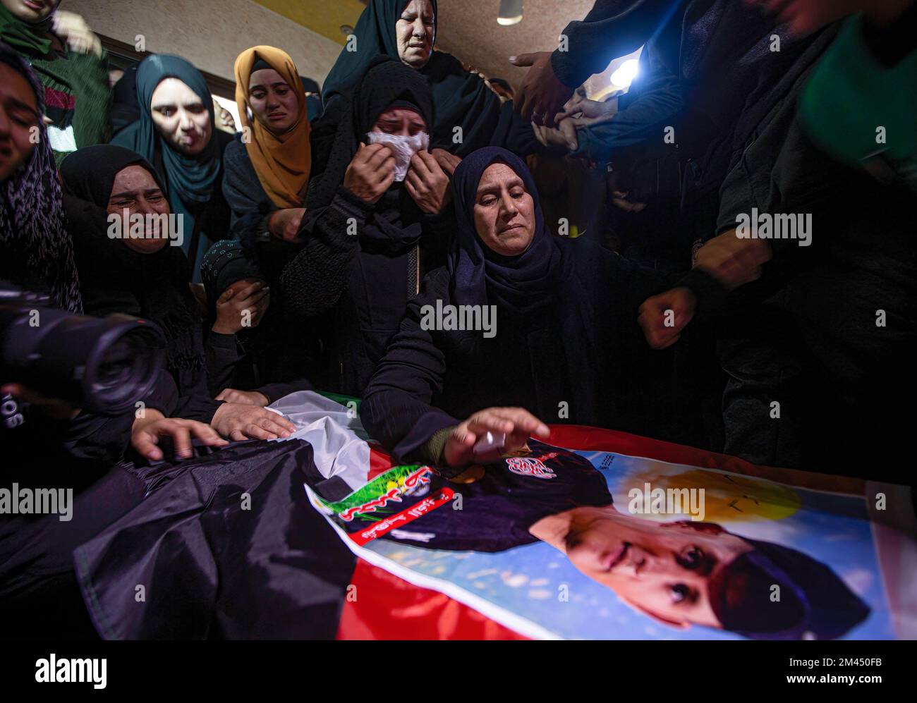 Gaza, Palestine. 18th Dec, 2022. Relatives of Palestinian Mohammed Al ...