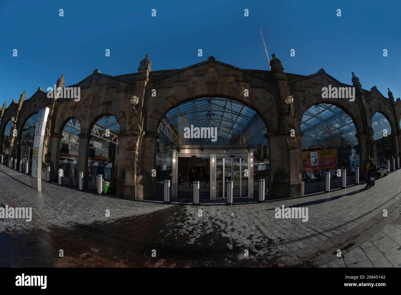Sheffield train station hi-res stock photography and images - Alamy