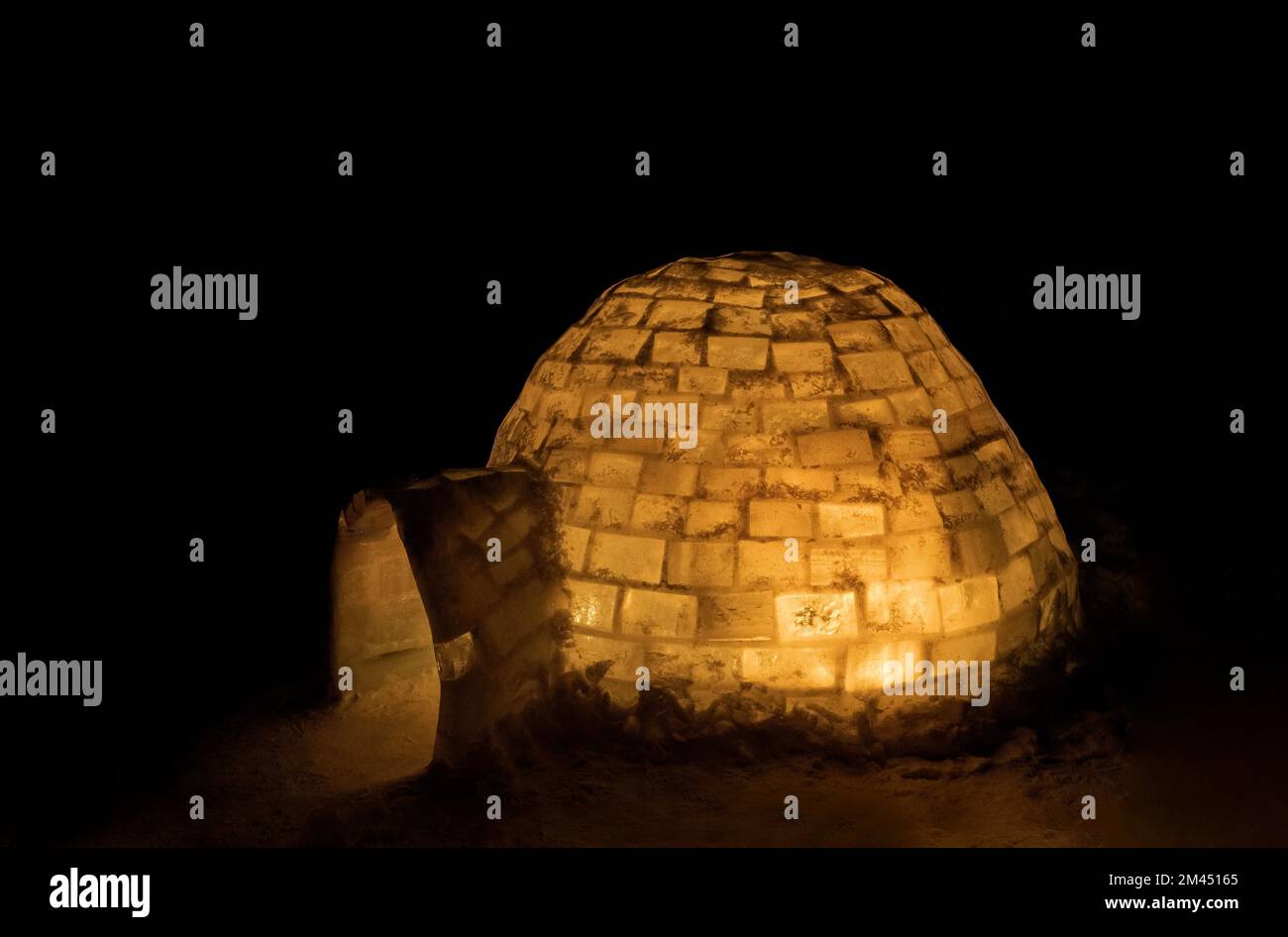 North America; United States; Alaska; Winter; Snow; Shelter; Igloo ...