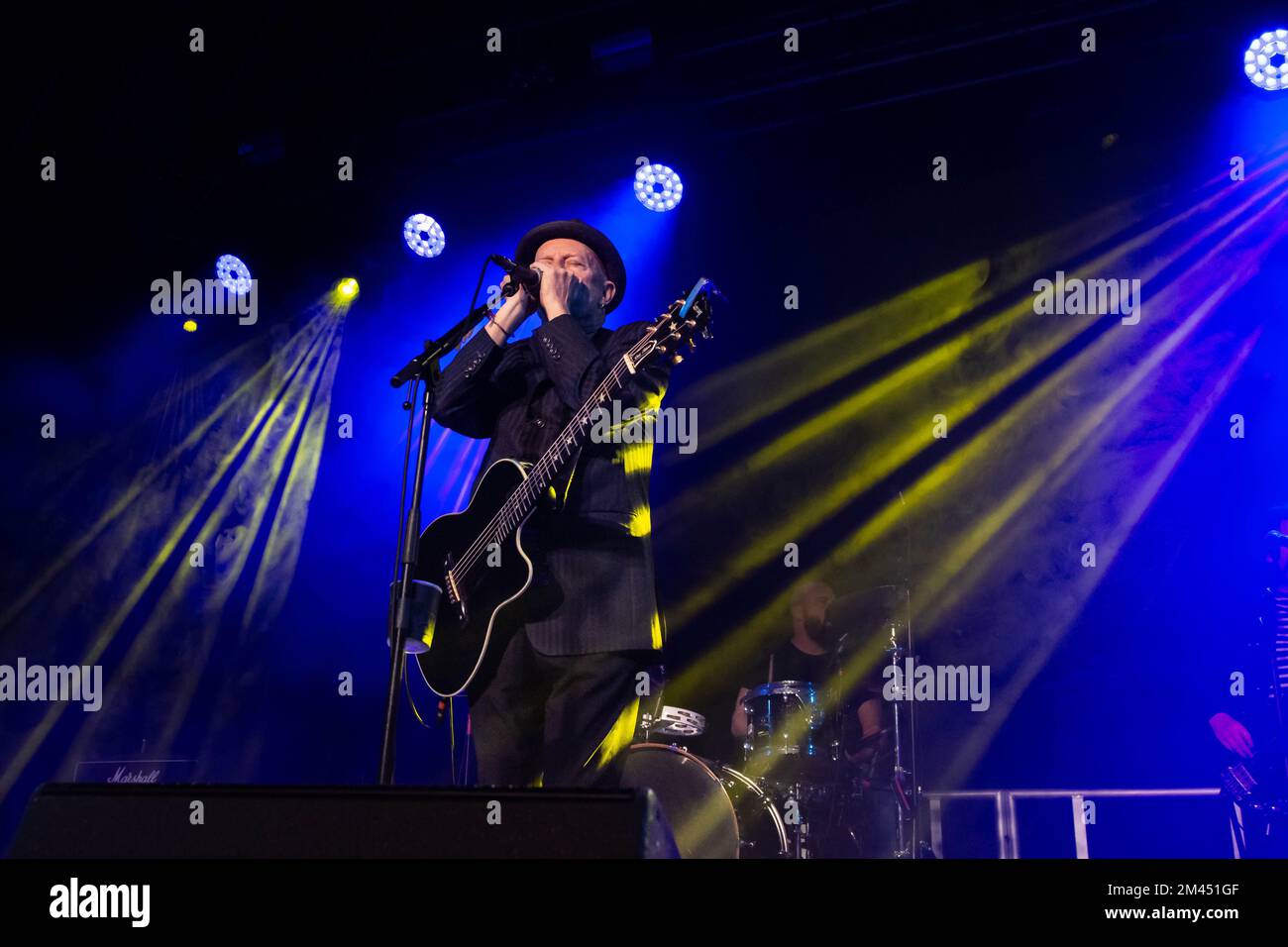 Glasgow, Scotland,17th December 2022 Jimmy O'Neil of The Silencers ...