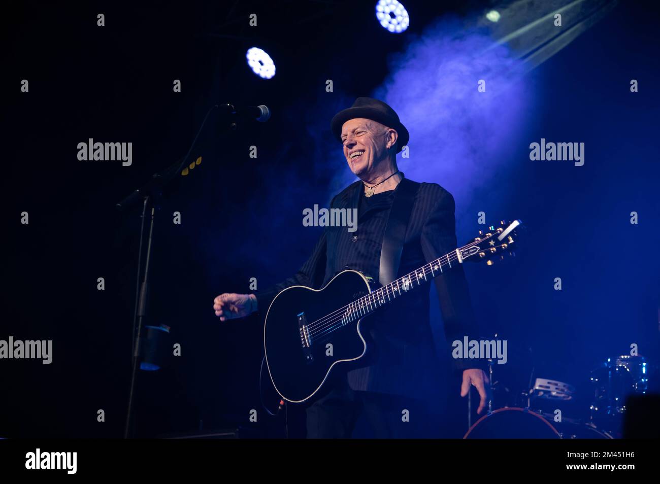 Glasgow, Scotland,17th December 2022 Jimmy O'Neil of The Silencers ...
