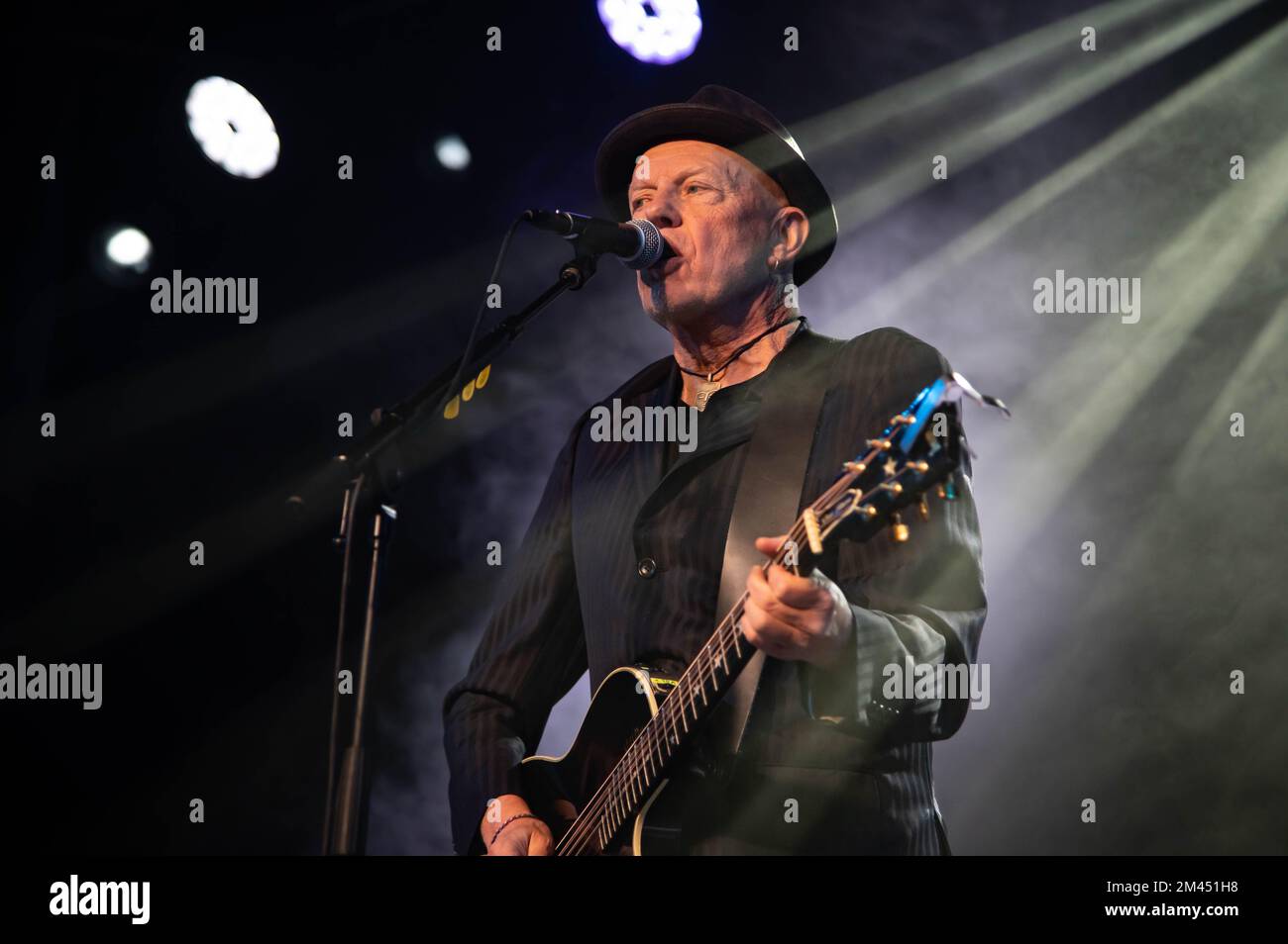 Glasgow, Scotland,17th December 2022 Jimmy O'Neil of The Silencers ...