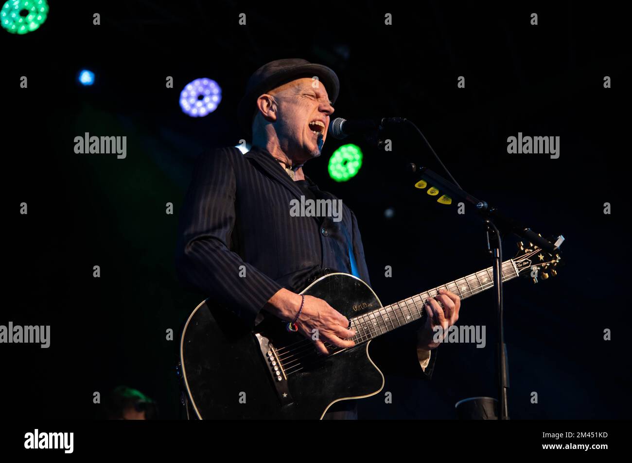 Glasgow, Scotland,17th December 2022 Jimmy O'Neil of The Silencers ...