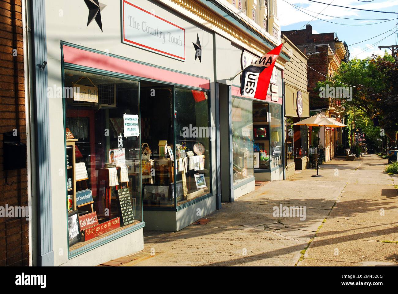 Downtown shopping district hi-res stock photography and images - Alamy