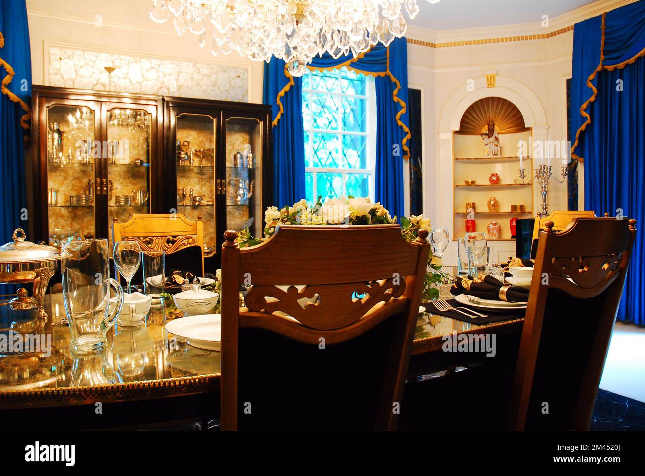 Graceland elvis presley interior hi-res stock photography and images ...