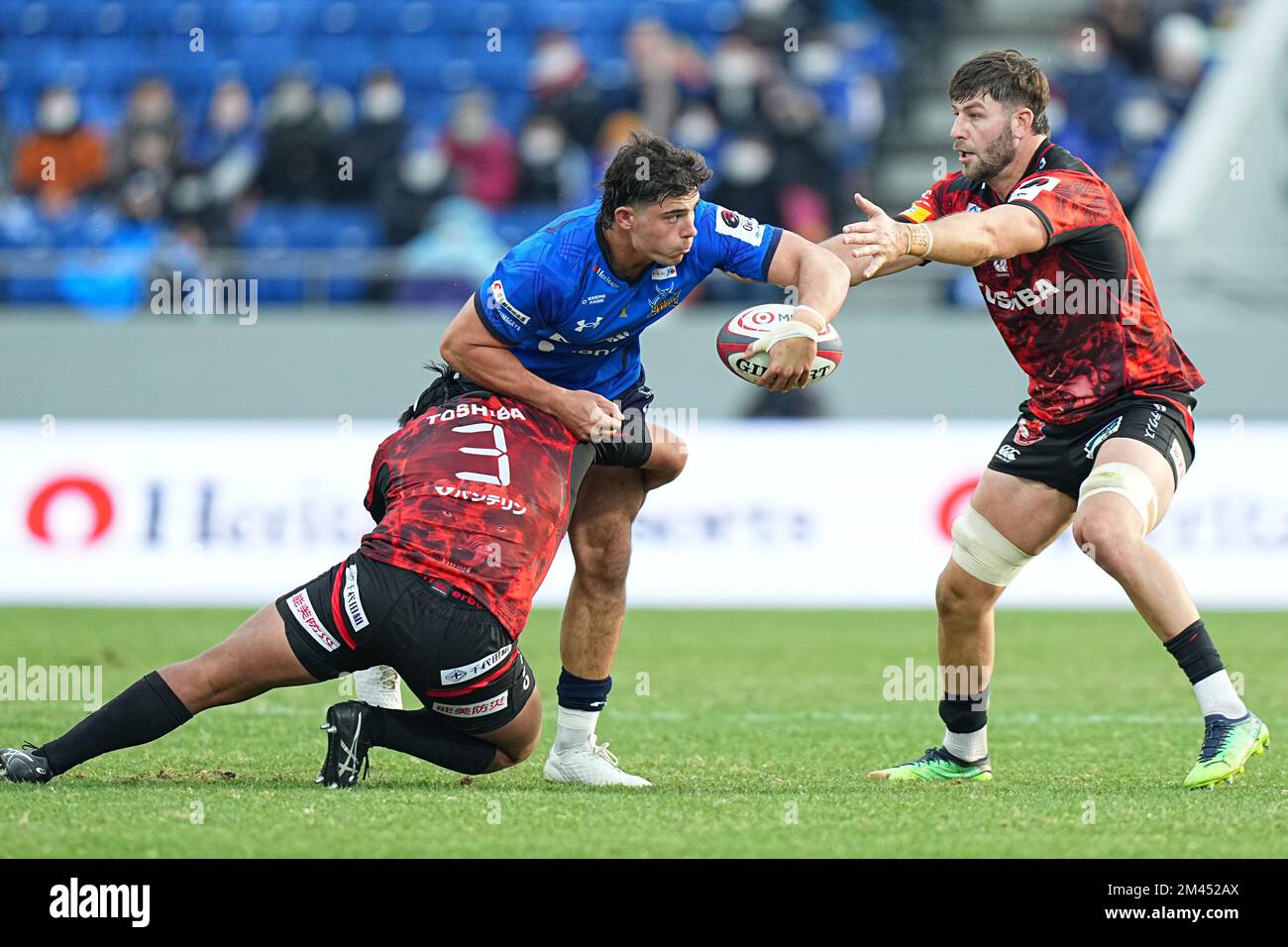 Kumagaya Rugby Stadium, Saitama, Japan. 17th Dec, 2022. (L-R) Dylan ...