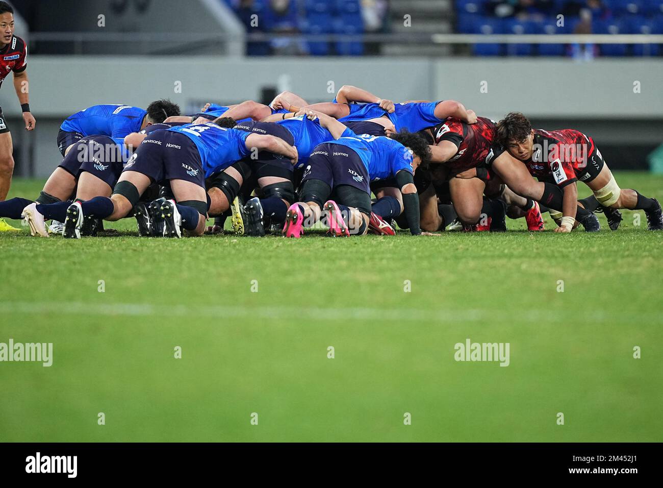 Kumagaya Rugby Stadium, Saitama, Japan. 17th Dec, 2022. (L-R) Saitama ...