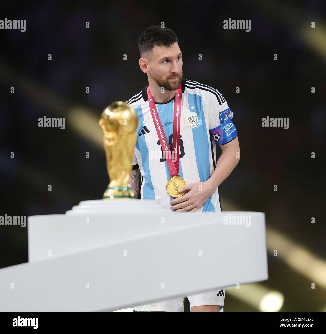 Lionel messi argentina world cup trophy hi-res stock photography and ...