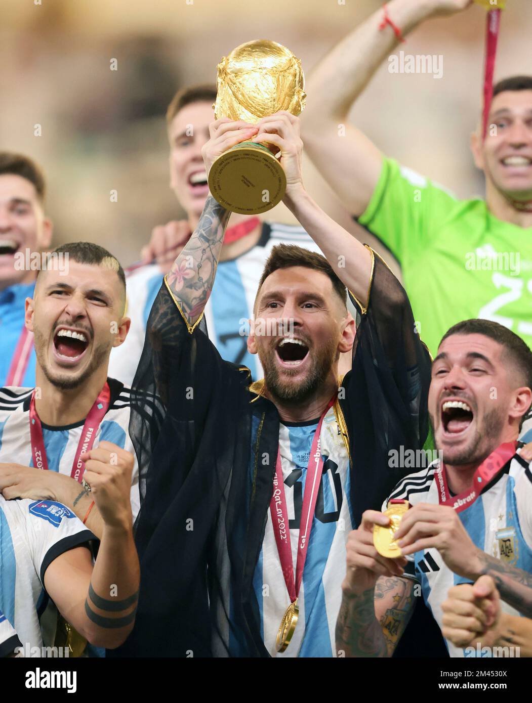 Argentina world cup trophy messi hi-res stock photography and images ...