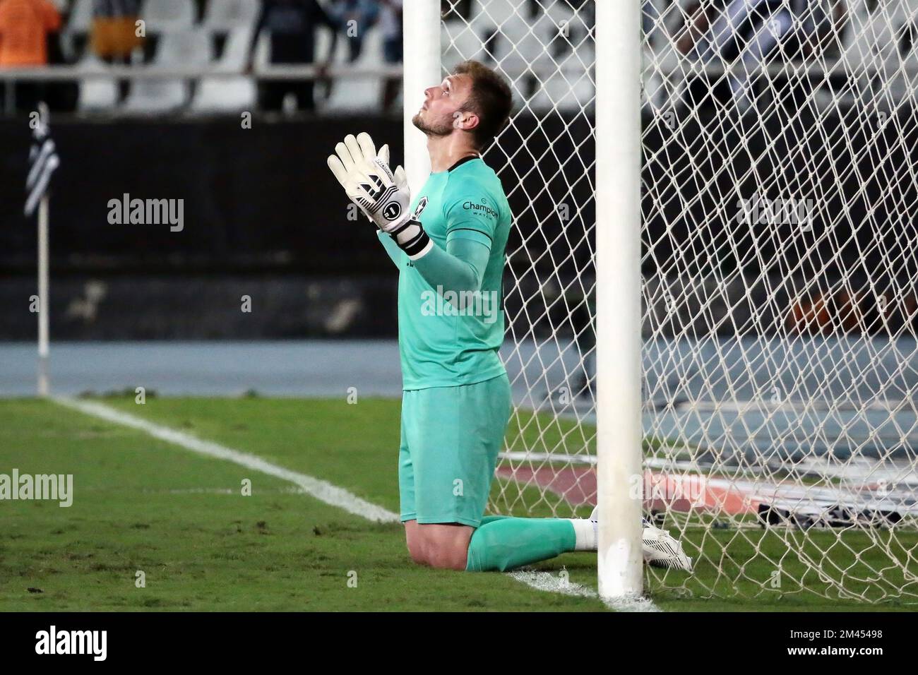 Rio de Janeiro, Brazil,November 10, 2022. Botafogo goalkeeper Lucas ...