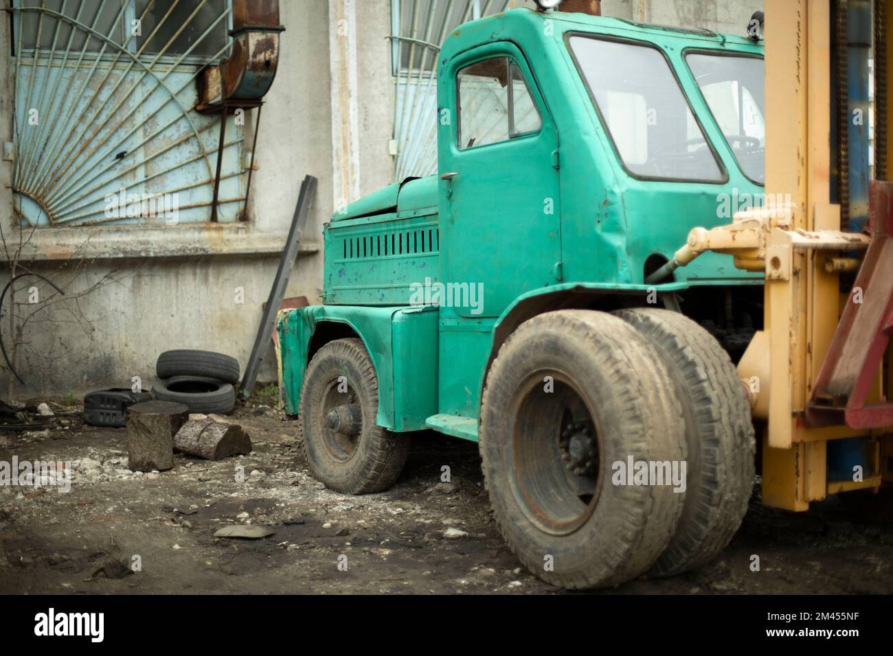 Old freight elevator hi-res stock photography and images - Alamy