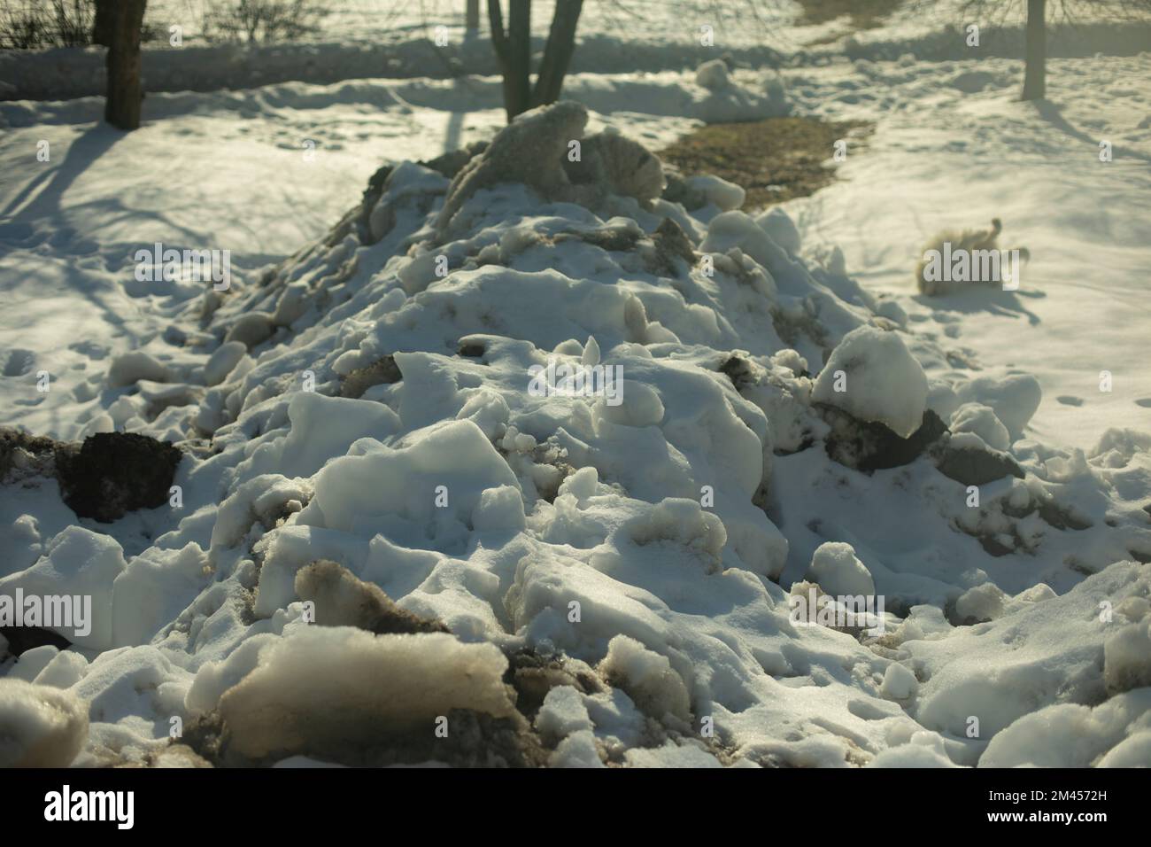 Dirty snow pile hi-res stock photography and images - Alamy