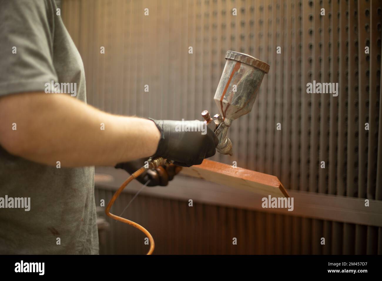 Spraying paint handyman hi-res stock photography and images - Alamy