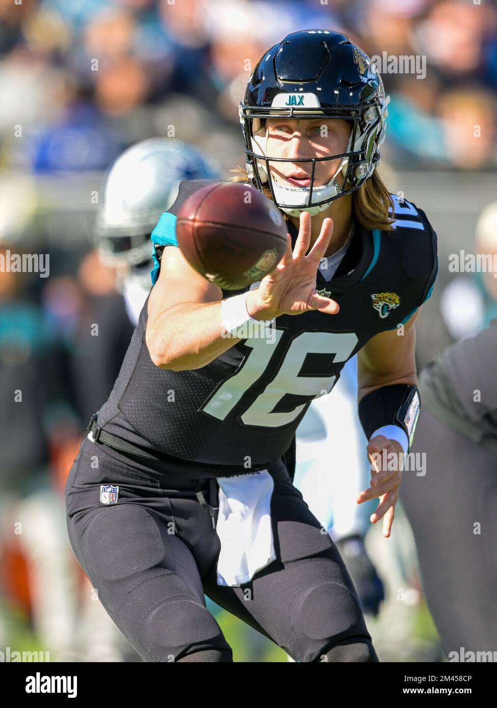 Jacksonville, FL, USA. 18th Dec, 2022. Jacksonville Jaguars quarterback ...