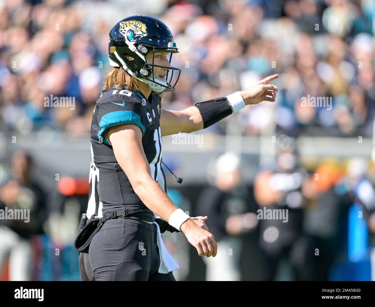 Jacksonville, FL, USA. 18th Dec, 2022. Jacksonville Jaguars quarterback ...