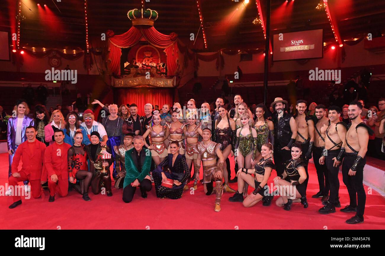 Munich, Germany. 09th Dec, 2022. The show's participants stand in the ...