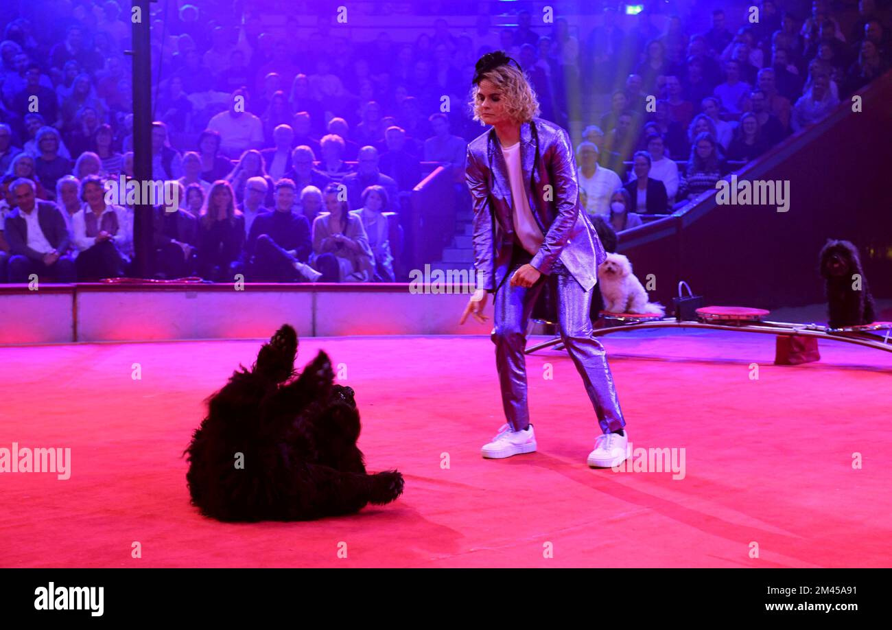 Munich, Germany. 09th Dec, 2022. Comedian Hazel Brugger performs in the ...