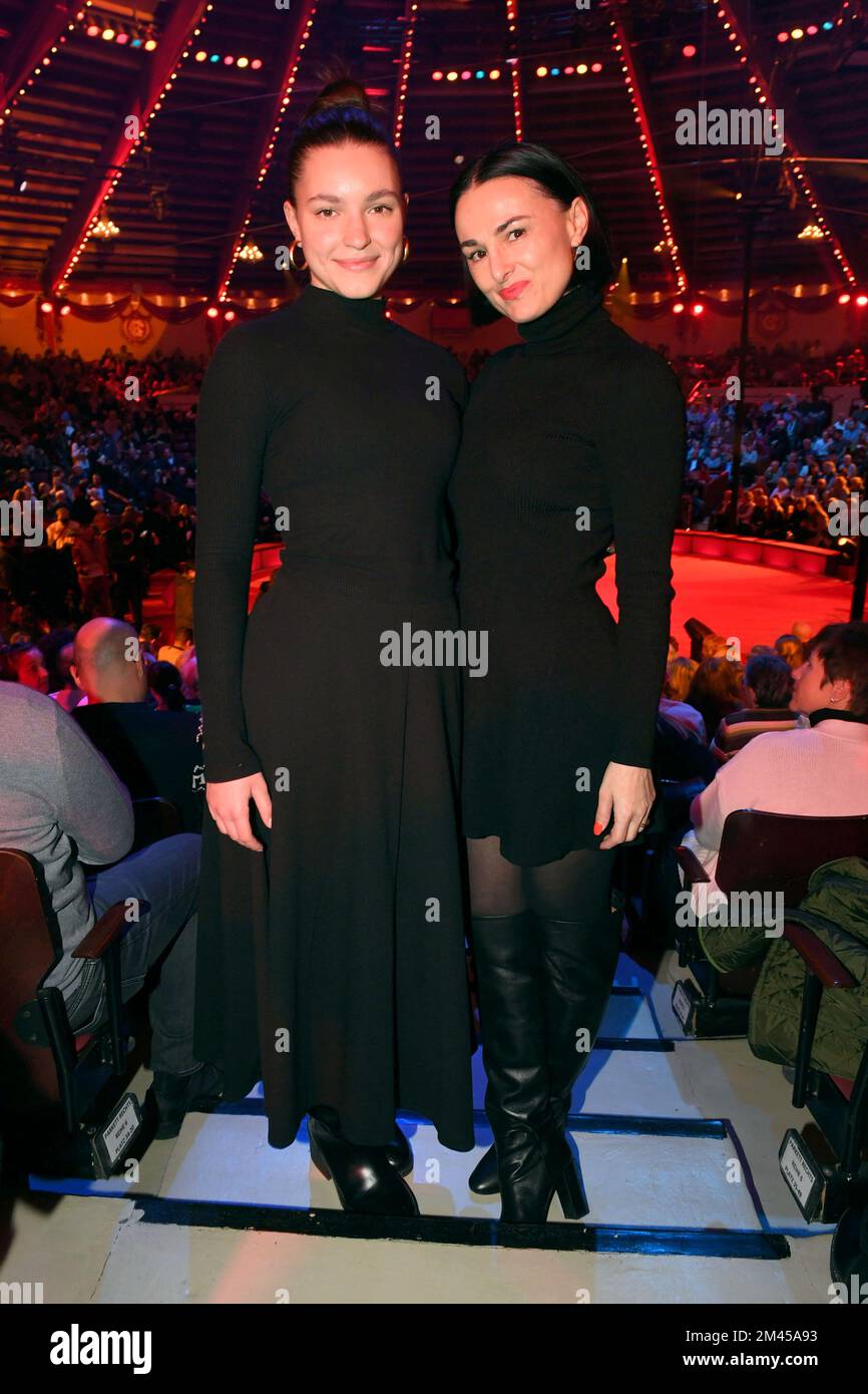 Munich, Germany. 09th Dec, 2022. Actress Mimi Fiedler (r) stands with ...