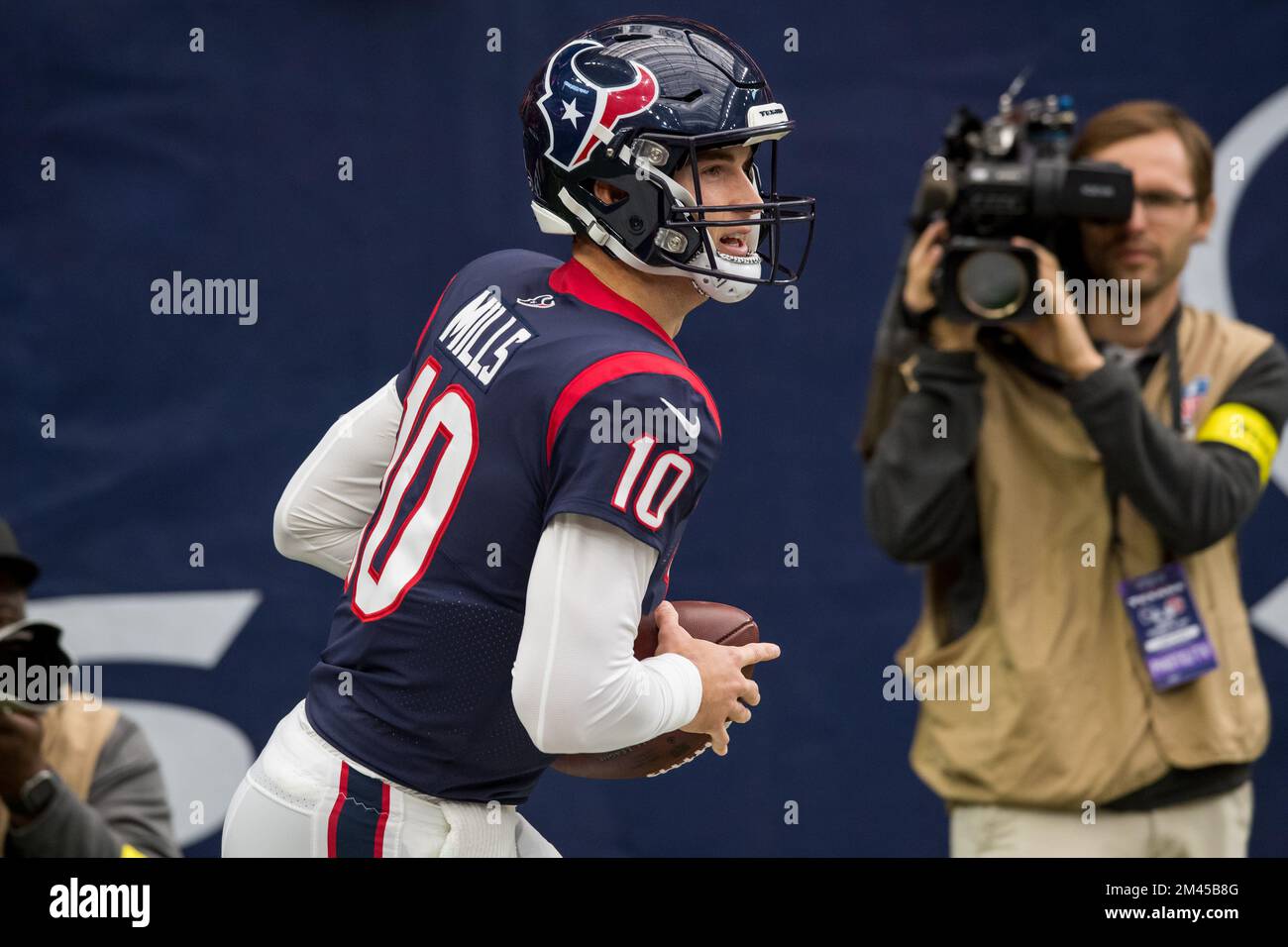 Houston, TX, USA. 18th Dec, 2022. Houston Texans quarterback Davis ...