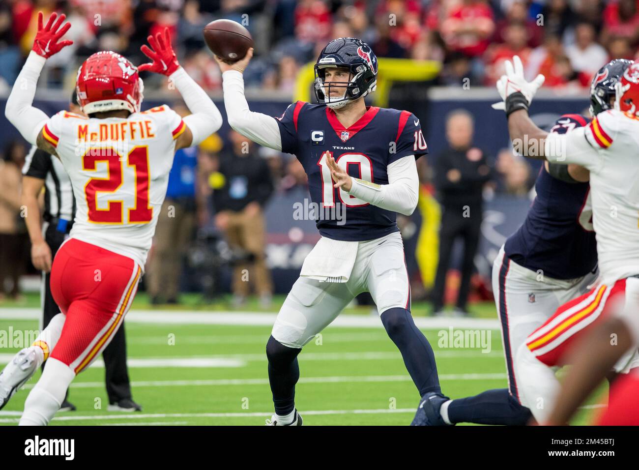 Houston, TX, USA. 18th Dec, 2022. Houston Texans quarterback Davis ...