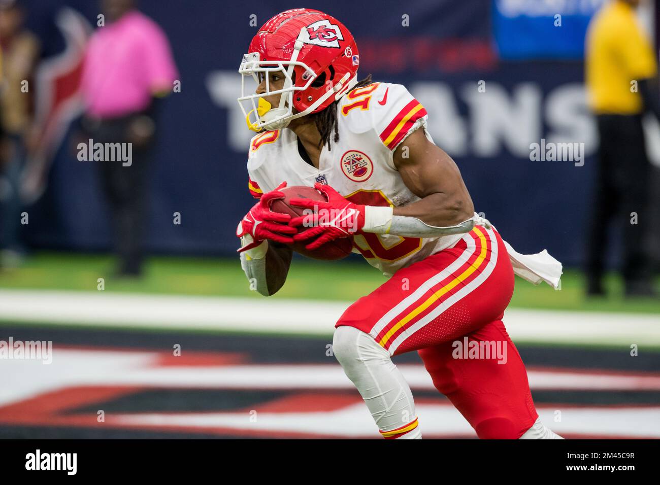 Houston, TX, USA. 18th Dec, 2022. Kansas City Chiefs running back Isiah ...