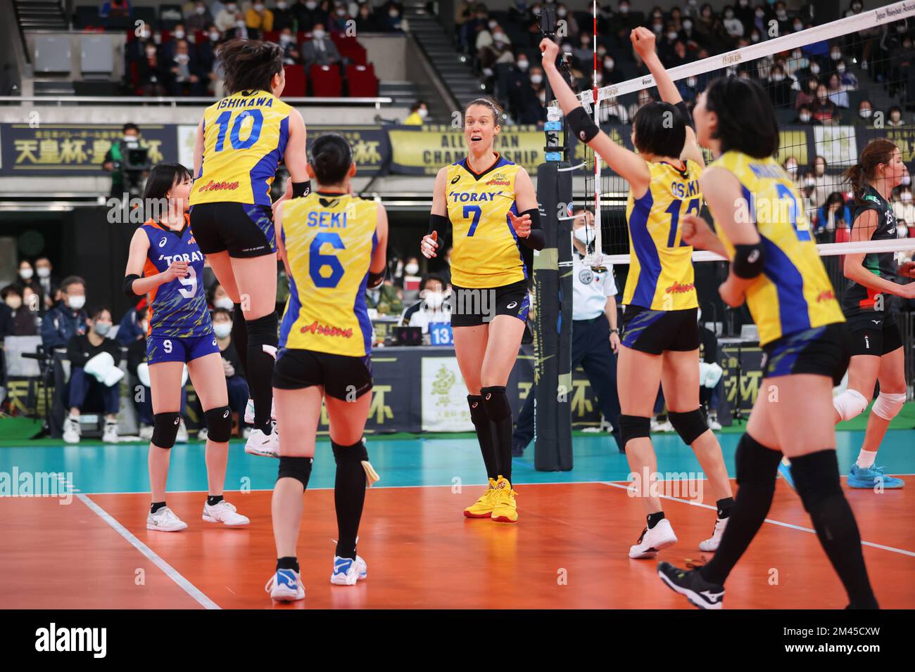 Tokyo Gymnasium, Tokyo, Japan. 17th Dec, 2022. Toray Arrows team group ...