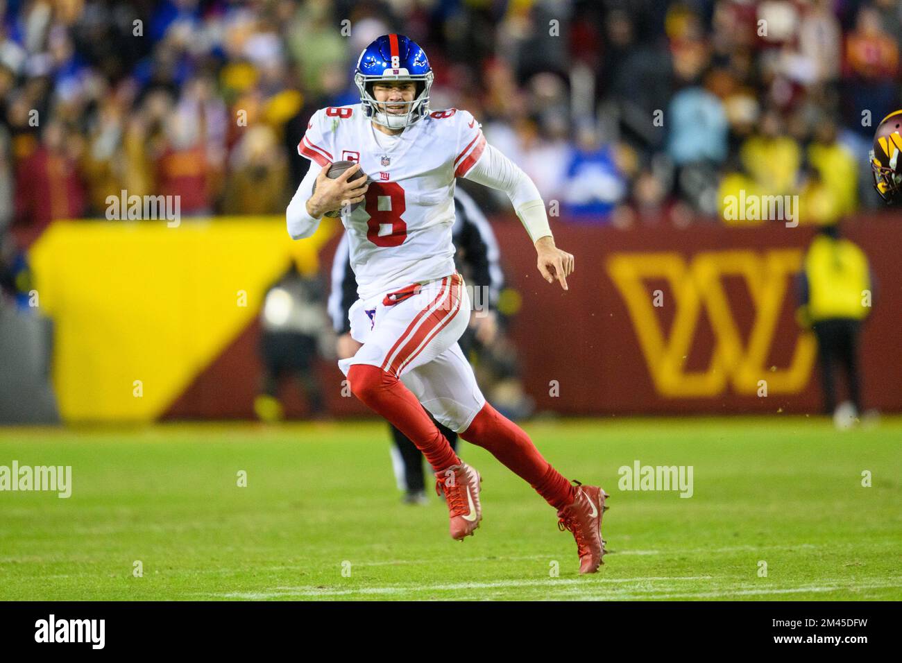 December 18 2022: New York Giants quarterback Daniel Jones (8) runs the ...