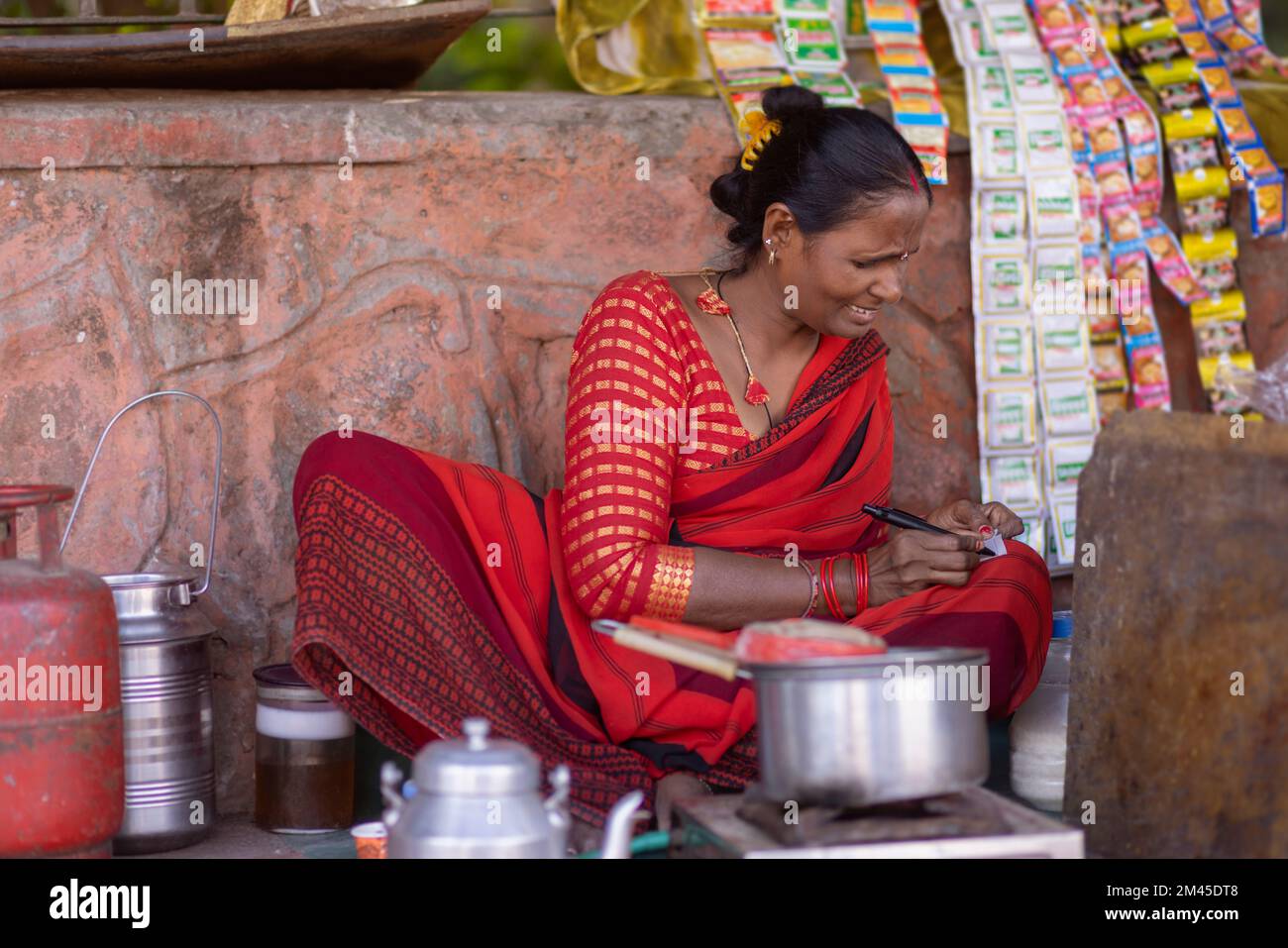 Female vendor working on a roadside tea stall Stock Photo - Alamy