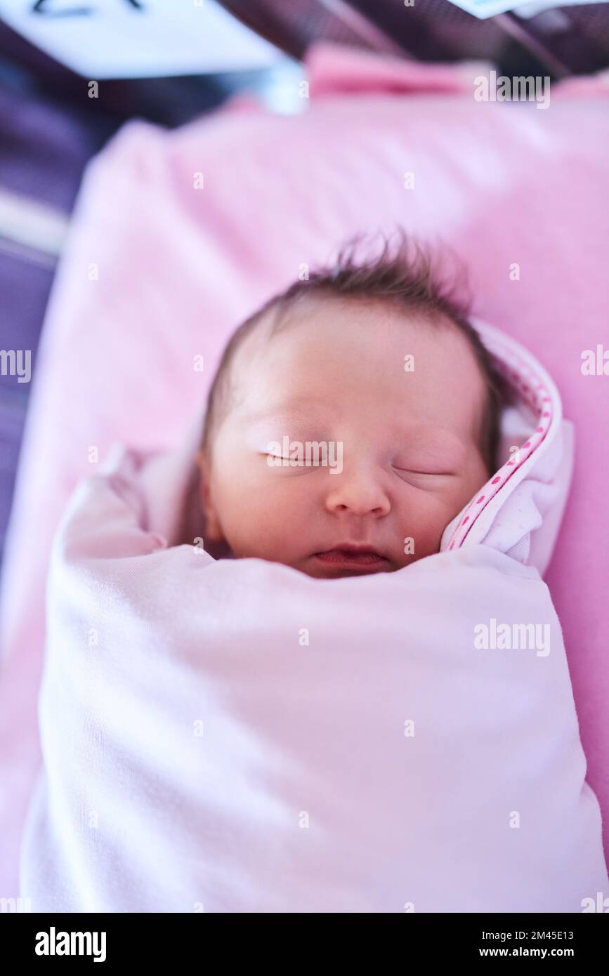 Shes sound asleep. a newly born baby girl wrapped in a blanket in the hospital Stock Photo - Alamy
