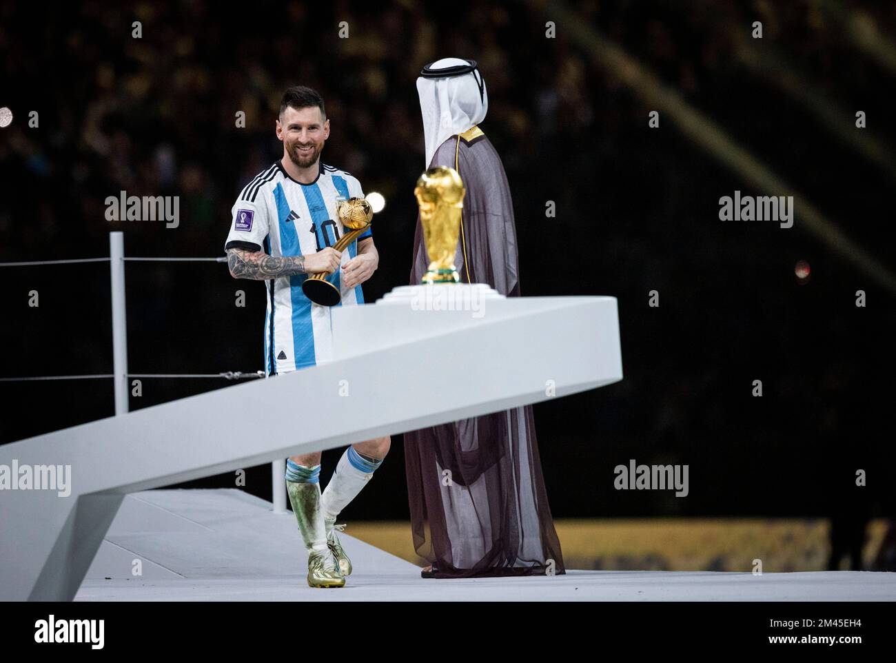 Lionel messi world cup trophy hi-res stock photography and images - Alamy