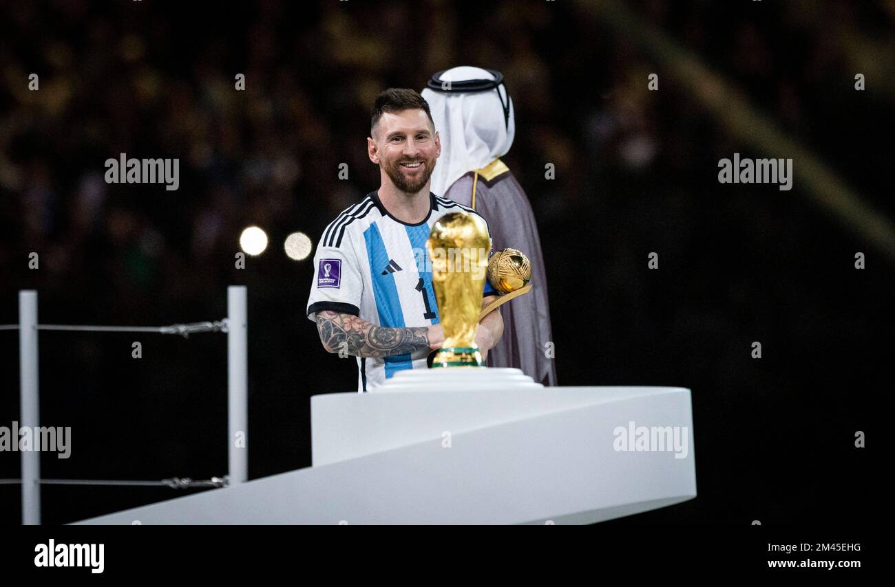 Lionel messi world cup trophy hi-res stock photography and images - Alamy