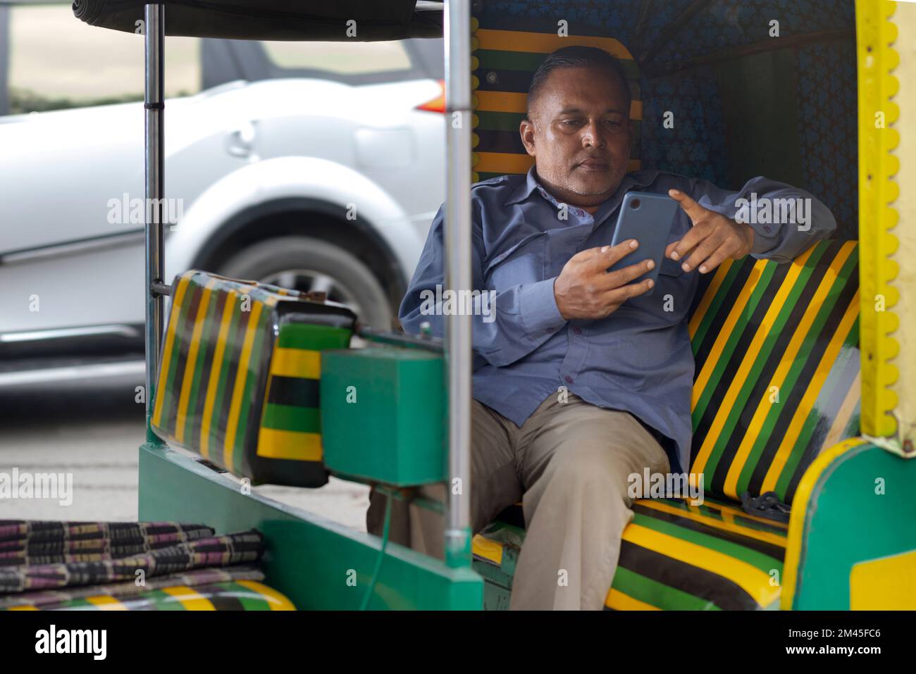 Auto rickshaw using mobile hi-res stock photography and images - Alamy