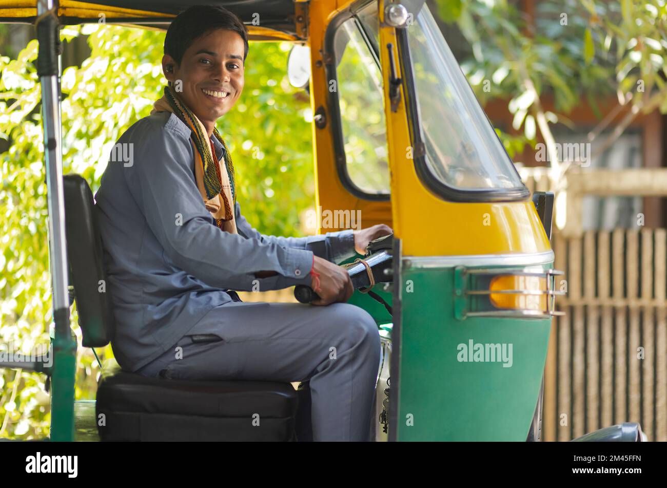Driving auto rickshaw hi-res stock photography and images - Alamy